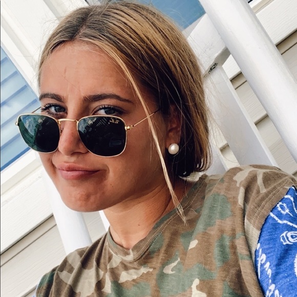 Alanna's Closet (@alanna_martino) | Poshmark